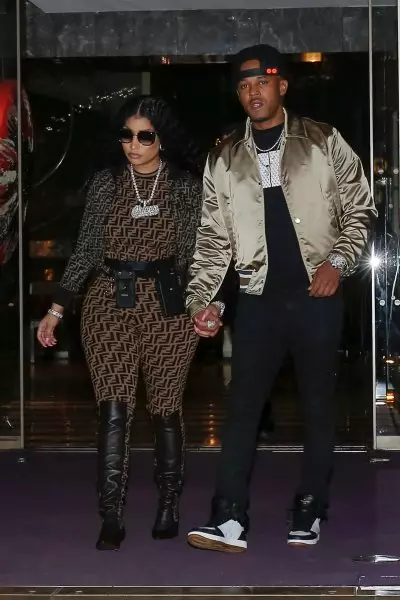 Nicki Minaj Kenneth Petty sortint del seu hotel de París Casat el 21 d'octubre