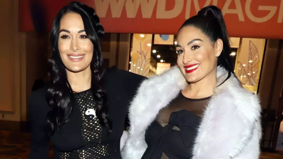 Slavne osebe reagirajo na porod Nikki in Brie Bella