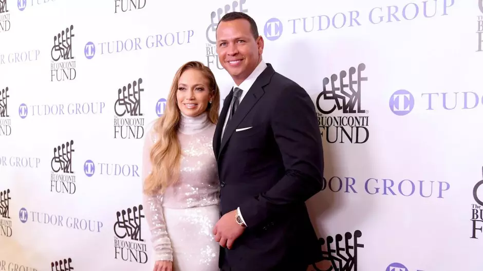 Jennifer Lopez i Alex Rodriguez na događaju u New Yorku, J.Lo u bijeloj haljini, a A-Rod u odijelu