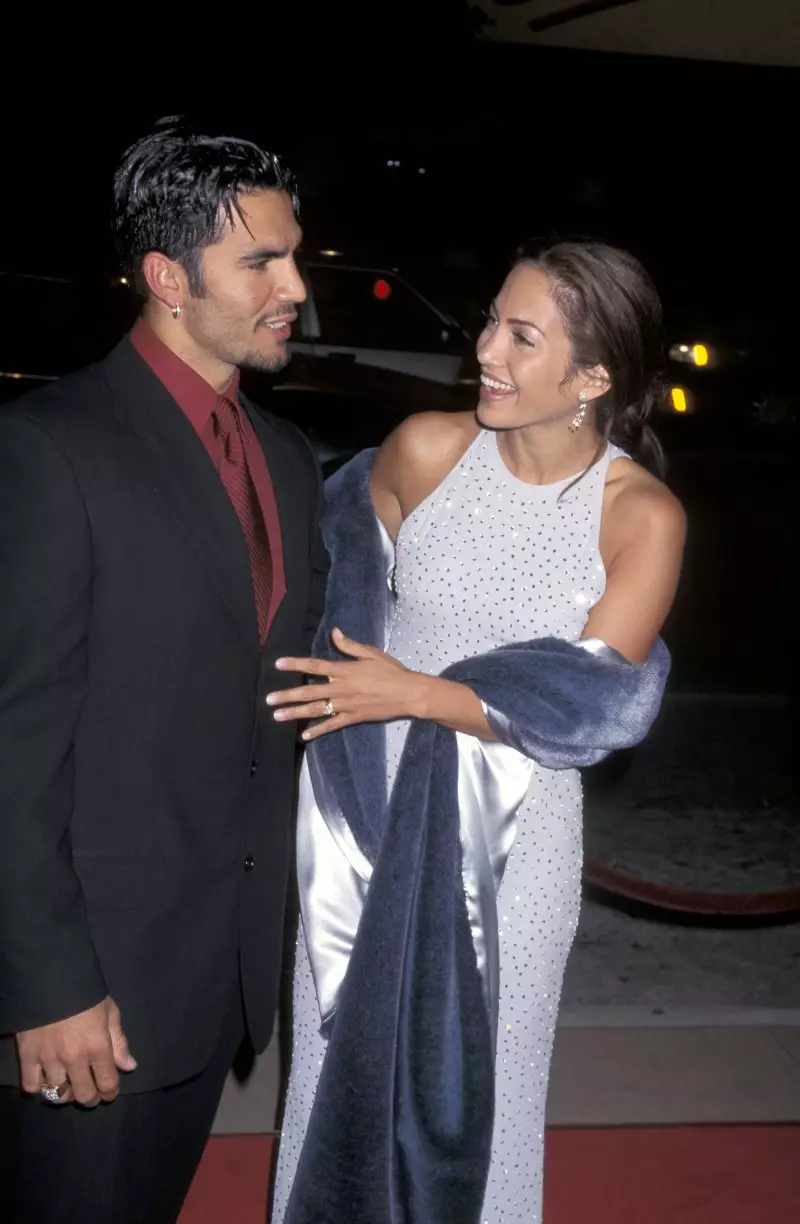 Jennifer Lopez, nosi ljubičasto s prvim suprugom Ojanijem
