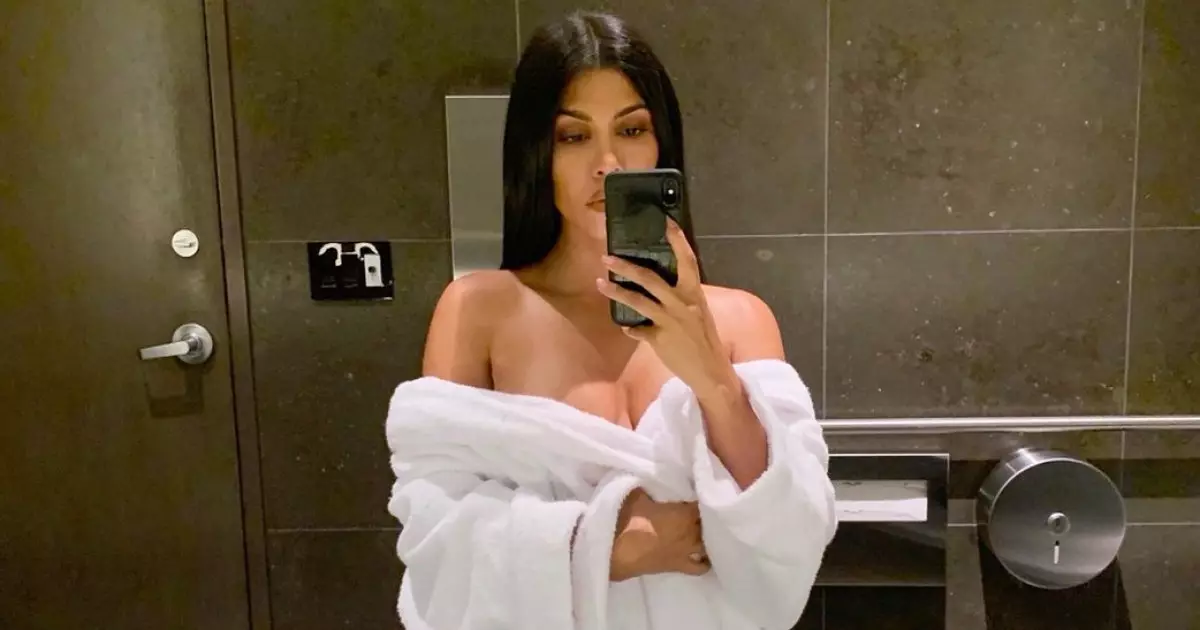 Kourtney Kardashian Ji bo Mala xwe Tenê 'Hêtirîn' Dekor Hilbijêre