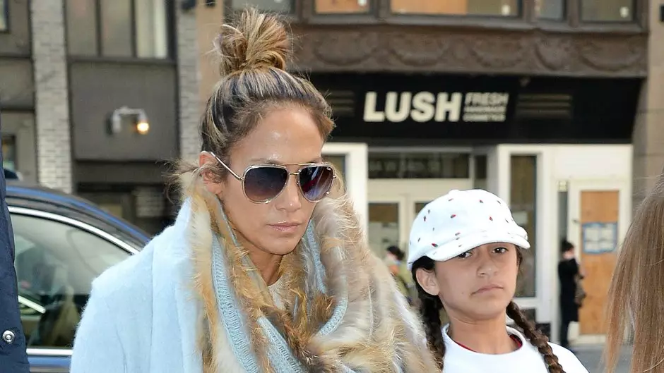 Jennifer Lopez faz rara aparição com a filha Emme em Nova York