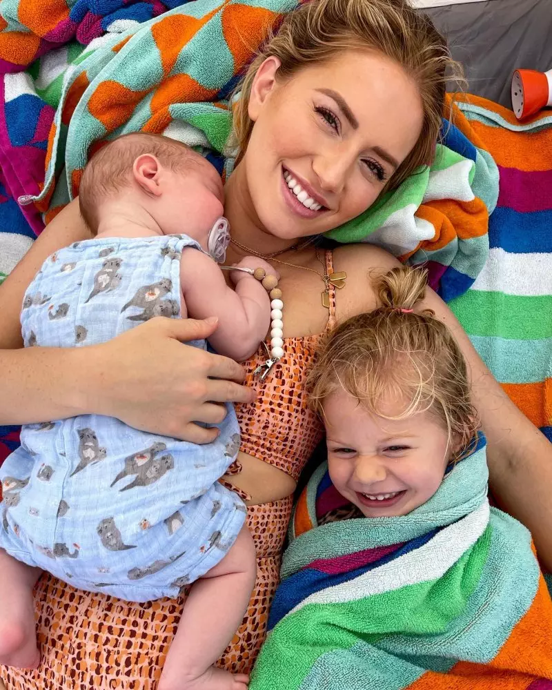 Lauren Luyendyk Bikini-foto's na de geboorte van een tweeling
