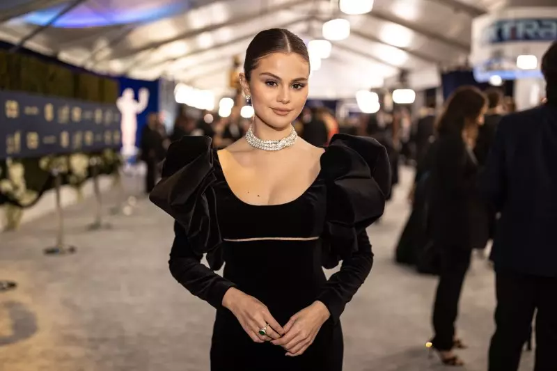 Selena Gomez Hloov Cov Duab SaG Khoom plig 2022