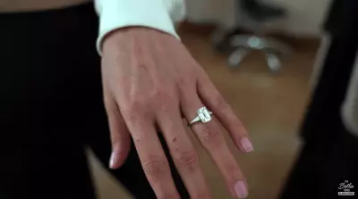 Cincin Tunangan Nikki Bella