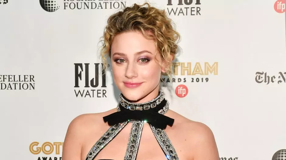 Lili Reynxart muxlislarning Gotham mukofotlari paytida toshbo'ron qilinganmi degan savoliga javob berdi