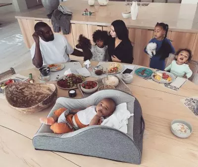 Kim Kardashian ja Kanye West lastensa kanssa