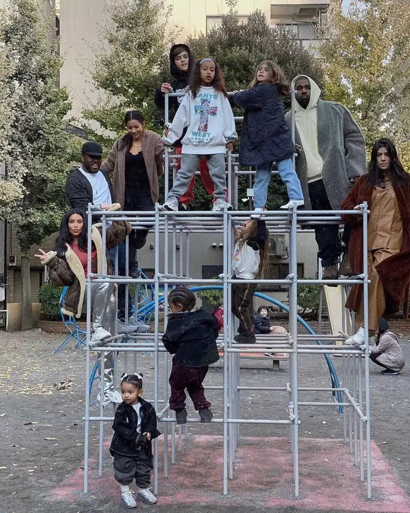 Na Grianghraif is Fearr ag Kanye West Le Kids North, Saint, Chicago agus Salm 4