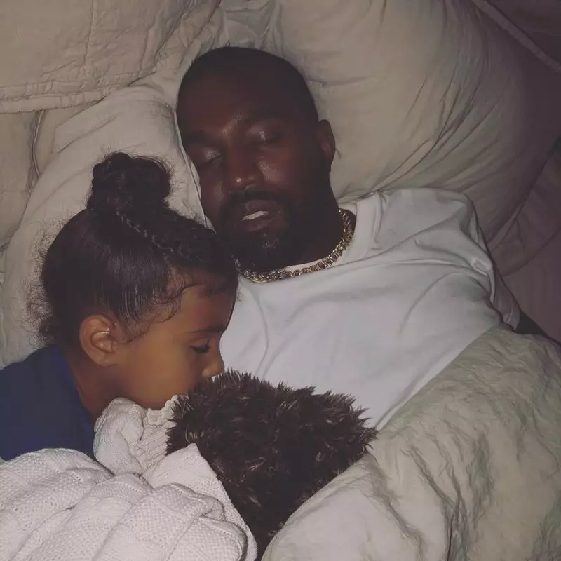 Poto Lucu Kanye West Sareng Barudak Kalér, Saint, Chicago sareng Jabur 2