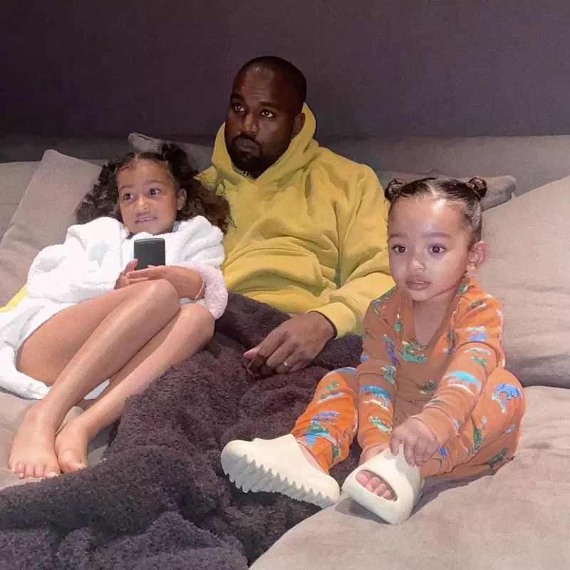 North West, Kanye West, Чикаго West Snuggling