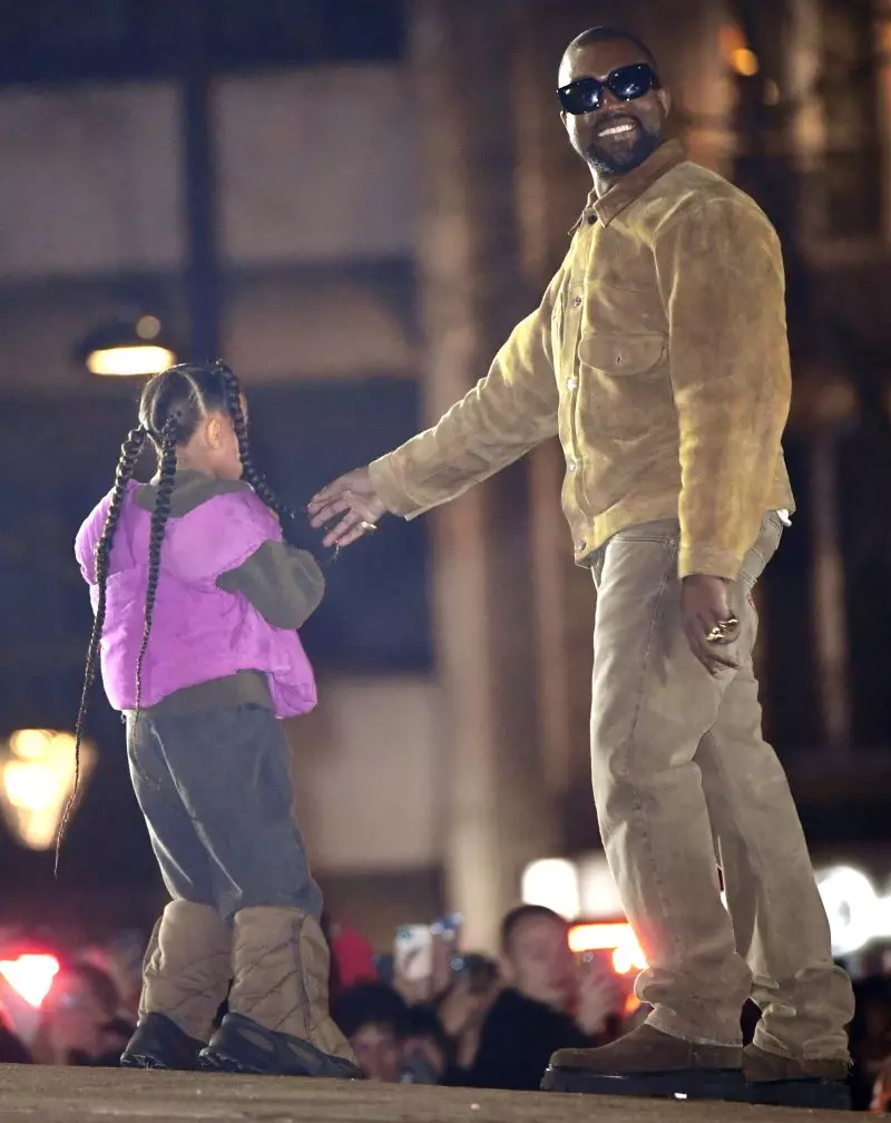 Foto Paling Comel Kanye West Bersama Kanak-kanak North, Saint, Chicago dan Psalm 14