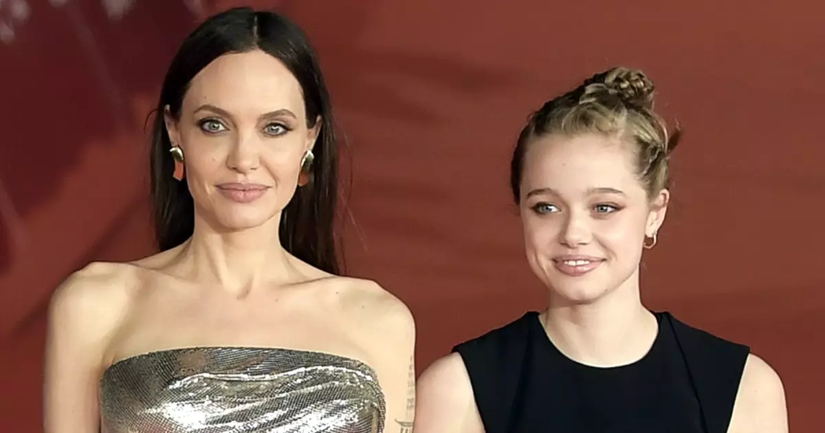 La hija de Angelina Jolie, Shiloh, luce unos vaqueros desgastados