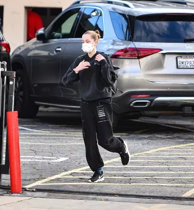 Shiloh Jolie-Pitt poartă transpirații la cursul de dans din L.A.: Fotografii 1