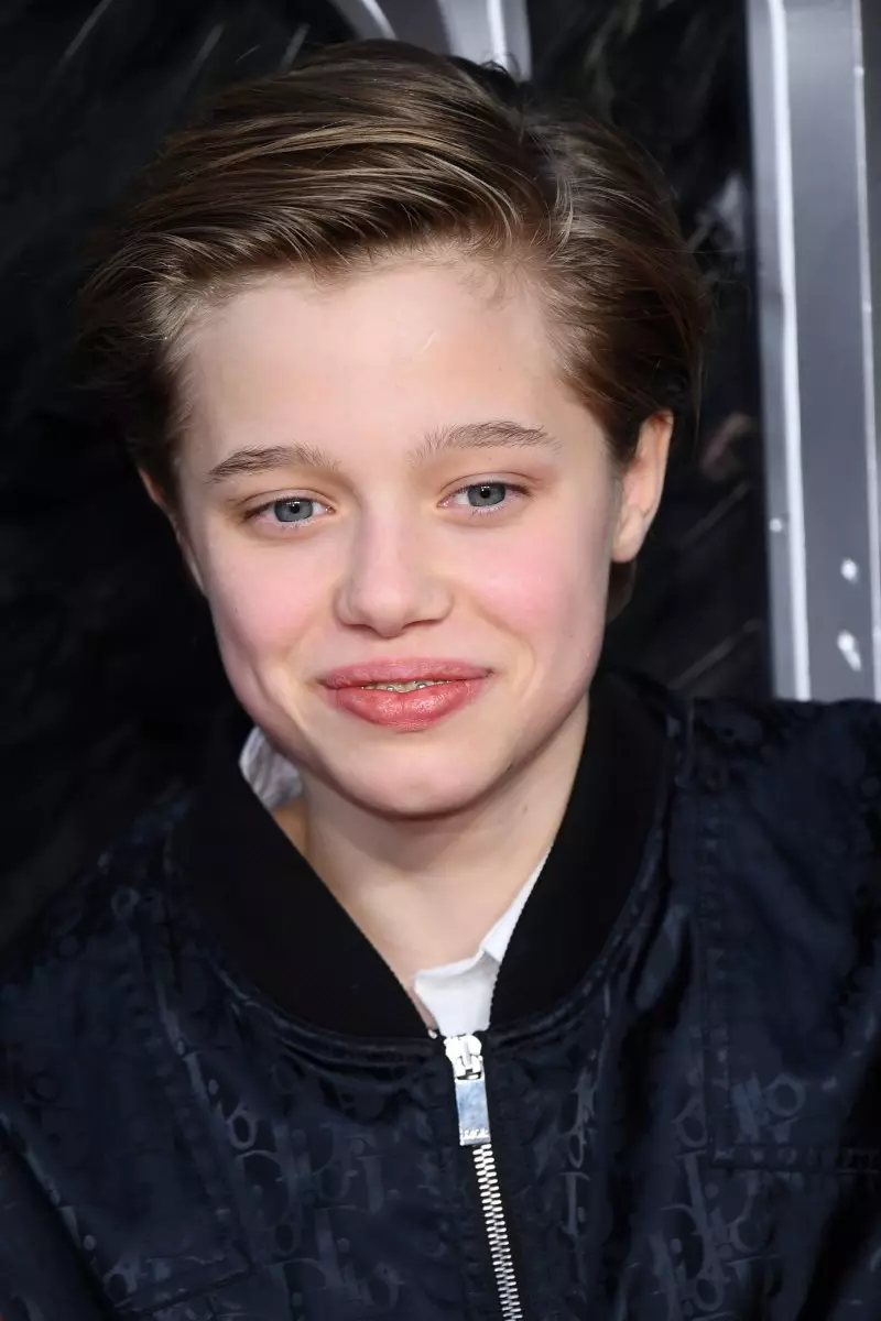 Shiloh Jolie-Pitt ni Brad Pitt's Mini-Mi! Wo Awọn fọto ti Duo-Alike