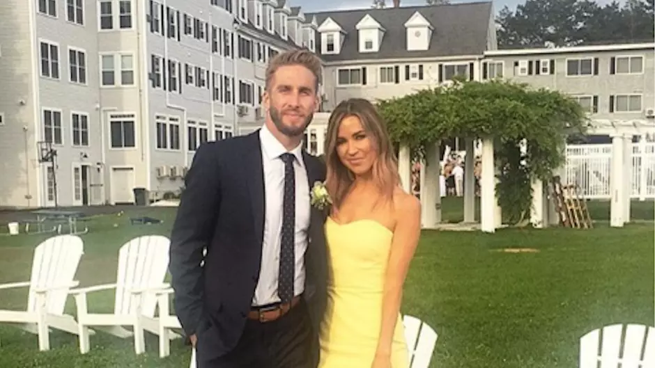 Shawn Booth och Kaitlyn Bristowe på ett bröllop tillsammans