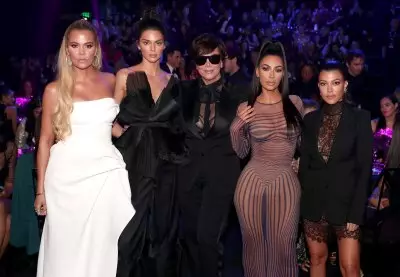 η οικογένεια Kardashian μαζί σε μια εκδήλωση