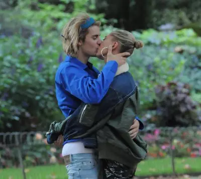 Justin Bieber Hailey Baldwin ngambung