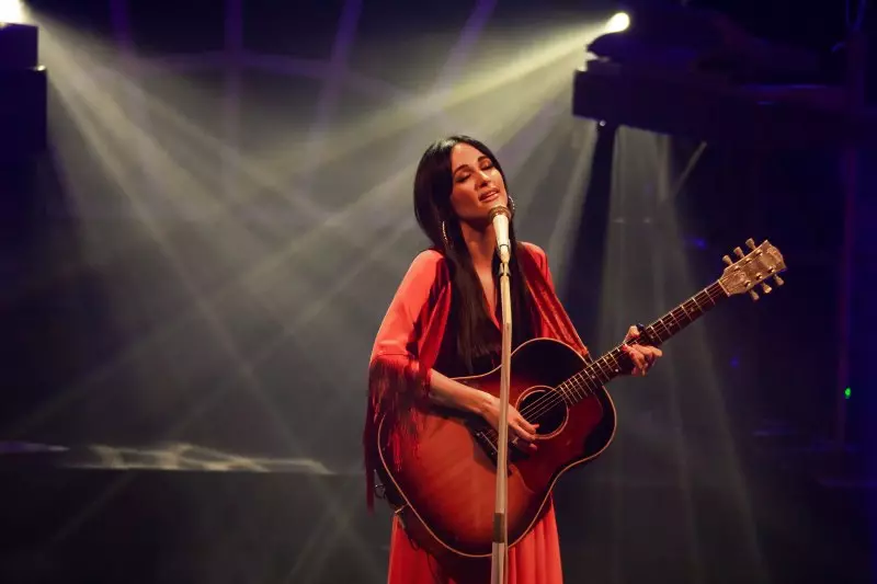 Kacey Musgraves 2019 ची ग्रॅमी कामगिरी