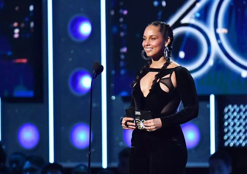 Alicia Keys 2019 grammys සත්කාරකත්වය සපයයි