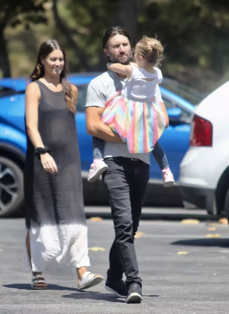 Ο Brandon Jenner και η έγκυος φίλη Cayley Stoker περιμένουν δίδυμα