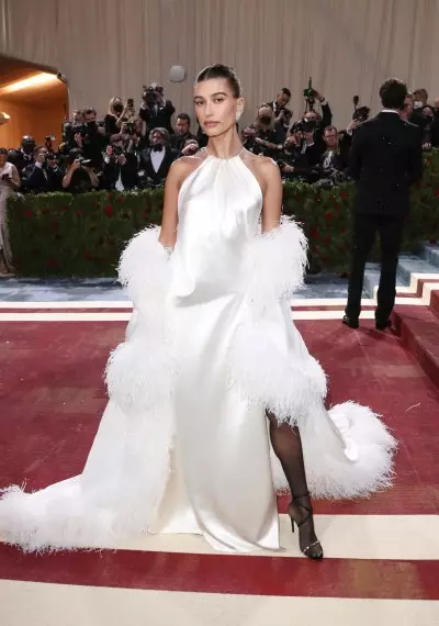 Так ідеально! Гейлі Бібер сяяла як пара на червоній доріжці Met Gala 2022