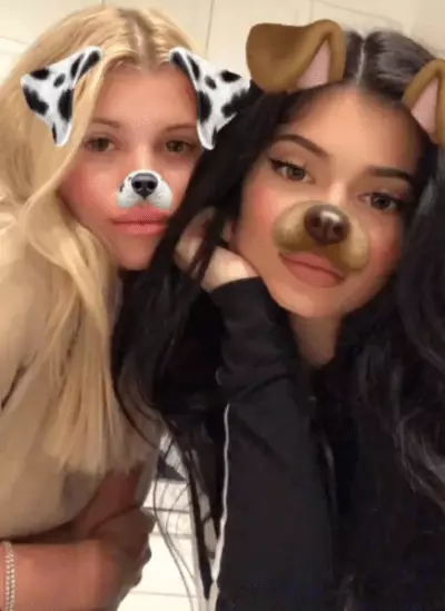 Sina Sofia Richie at Kylie Jenner ay gumagamit ng dog filter sa Instagram