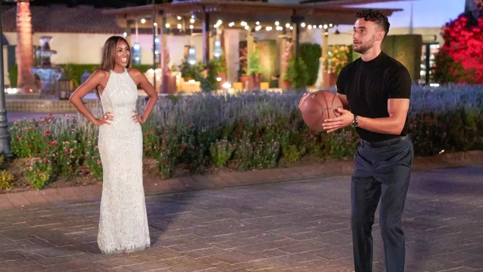 U-Brendan Morais ka-Bachelorette Umsebenzi: Umqeqeshi weBasketball kanye Nomlingisi