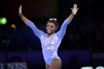 Simone Biles yra triko karalienė! Peržiūrėkite nuotraukas su jos geriausiomis gimnastikos uniformomis