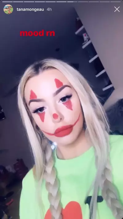 Tana Mongeau во шминка за кловнови