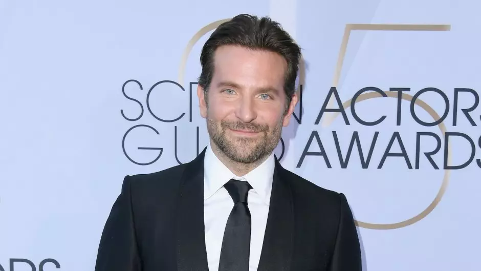 Bradley Cooper adabweretsa amayi ku SAG Awards m'malo mwa bwenzi lake Irina Shayk