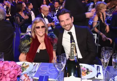 Cea de-a 25-a ediție a premiilor Screen Actors Guild Bradley Cooper și mama Gloria Campano