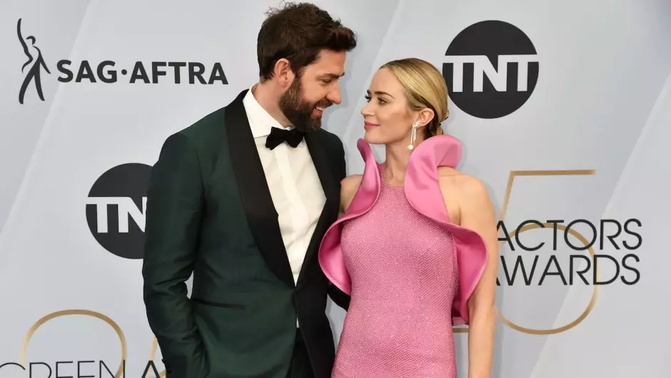 John Krasinksi ag stróiceadh suas Emily Blunt a bhuaigh gradam SAG