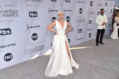 ليدي غاغا فستان أبيض 2019 جوائز SAG