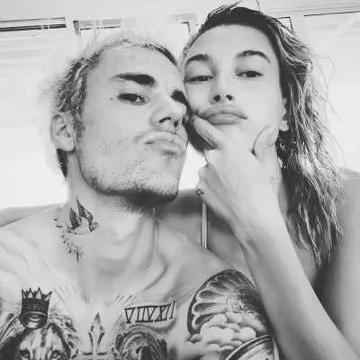 Castin Beiber və Hailey Baldwin üzgüçülükdən sonra ağ-qara sifətlərə sahib olublar.