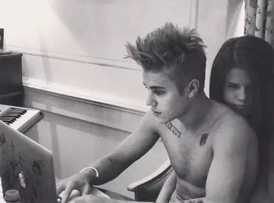 u-justin selena hug instagram