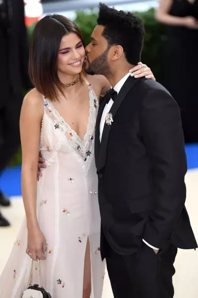 Garis Masa Perhubungan Justin Bieber dan Selena Gomez Selena Dates the Weeknd