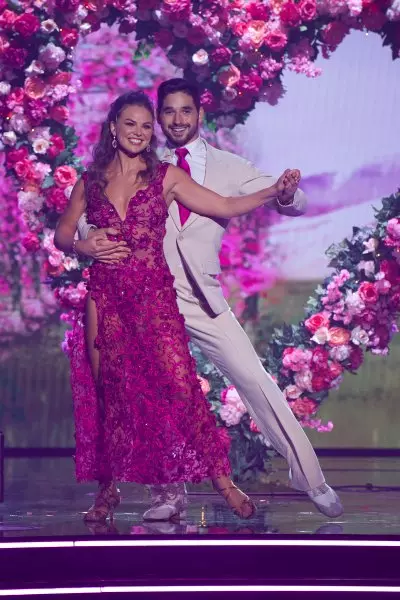 HANNAH BROWN, ALAN BERSTEN bailando con Wilson Philips na semana 3 de Dancing With the Stars