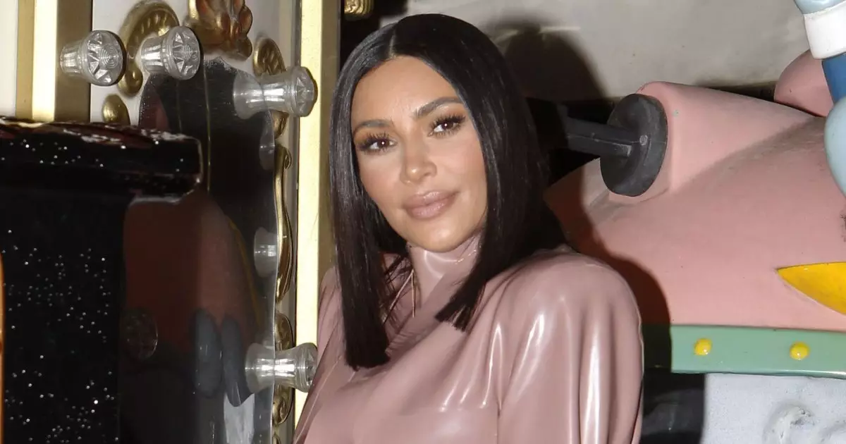 UKim Kardashian uzocabanga ukudla i-'Poop' ukuze 'Abukeke Mncane'