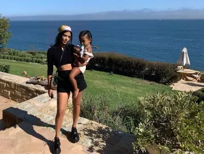 Kourtney Kardashian Yn dal Drama Chicago West Yng nghanol Kim Kardashian a Kanye West Drama