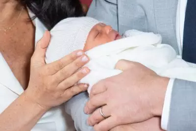 Meghan Markle princ Harry kraljevska beba