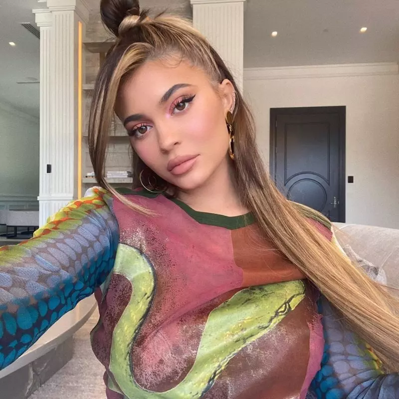 Kylie Jenner uyining fotosuratlari to'plami