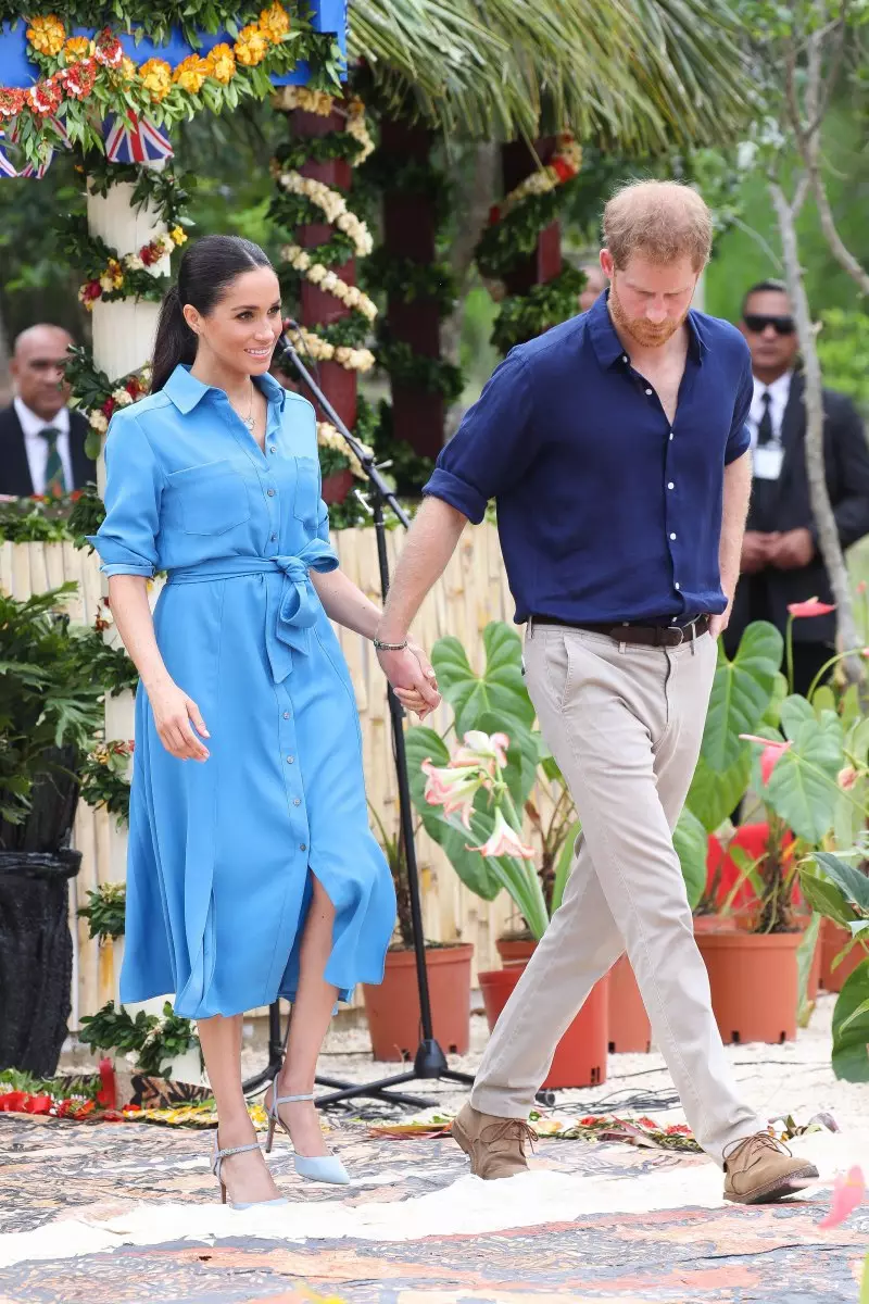 Meghan Markle mặc màu xanh lam 3