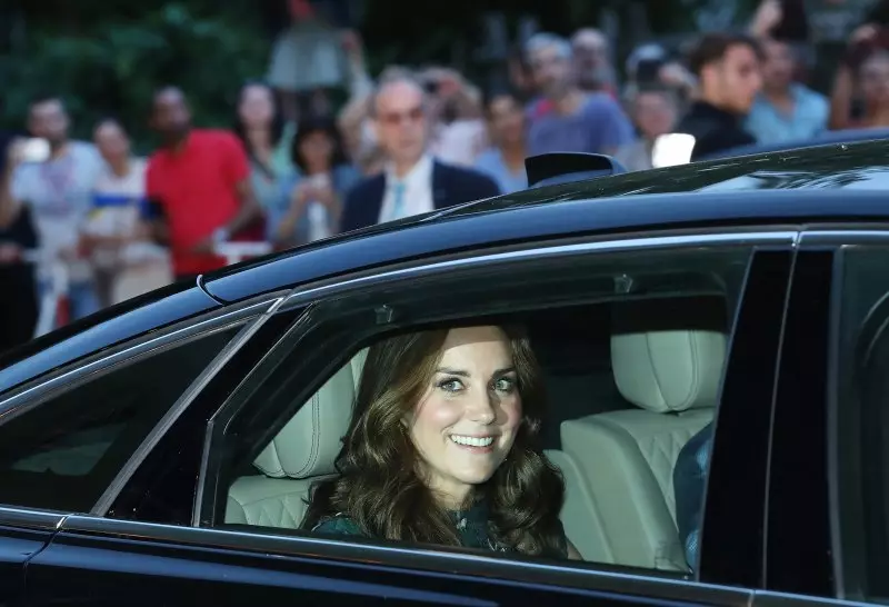 Kate Middleton li paşiya otomobîlê