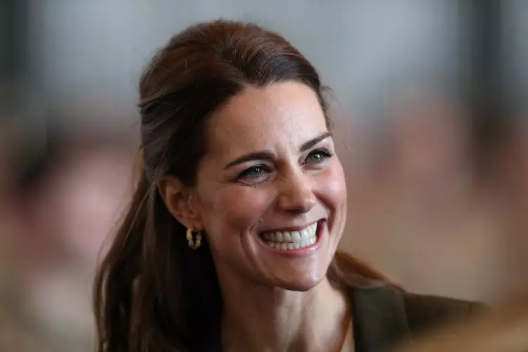 Kate Middleton, duke buzëqeshur