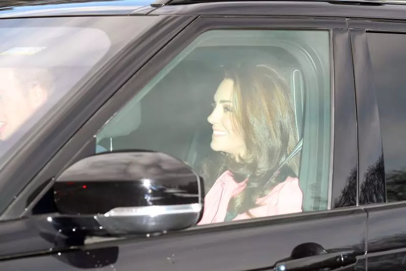 Kate Middleton, różowa sukienka, świąteczny lunch królowej Elżbiety