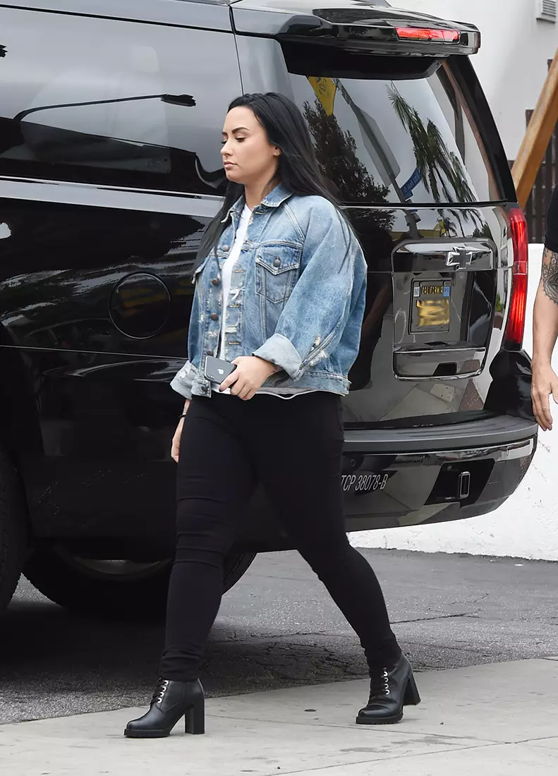 Demi-Lovato-gym