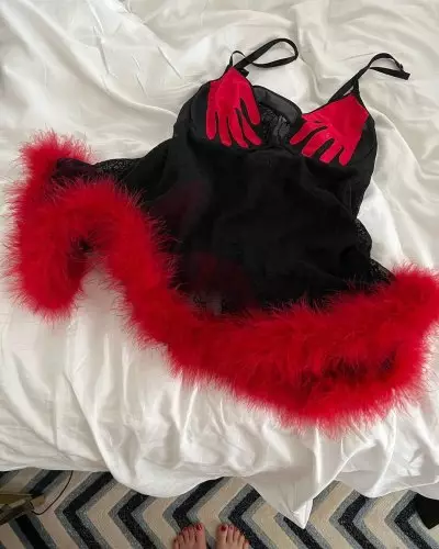 Кортни Кардашьян делится сексуальным бельем во время отдыха с Трэвисом Баркером: фото