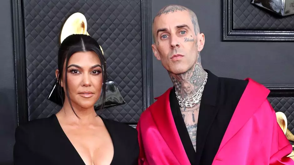 Travis Barker visszatapsol az NSFW-nél, kommentálta Kourtney Kardashian PDA-t