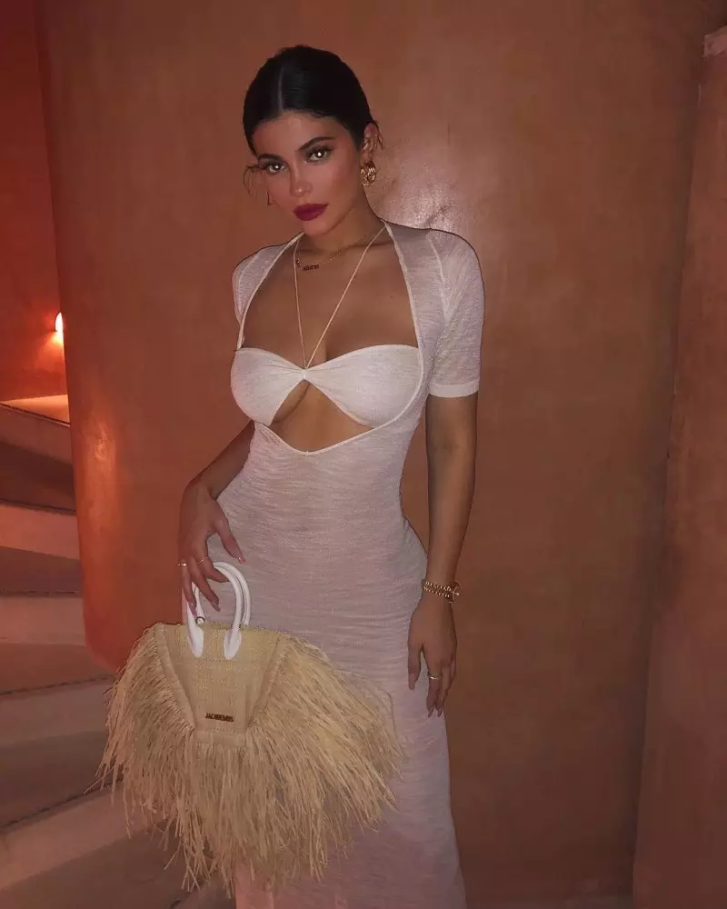 Kylie Jenner dokáže omráčiť v akomkoľvek outfite! Pozrite si jej najlepšie momenty bez podprseniek za tie roky: Fotografie