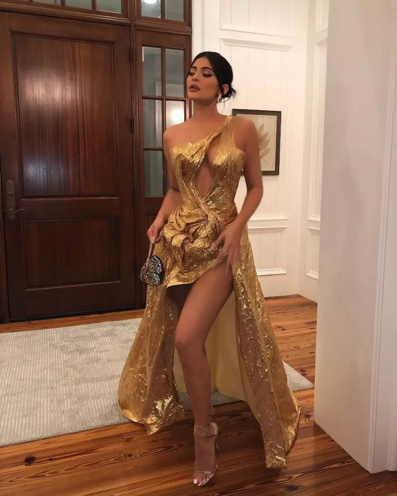 Kylie Jenner kan in enige uitrusting verstom! Sien haar beste bralose oomblikke oor die jare: foto's